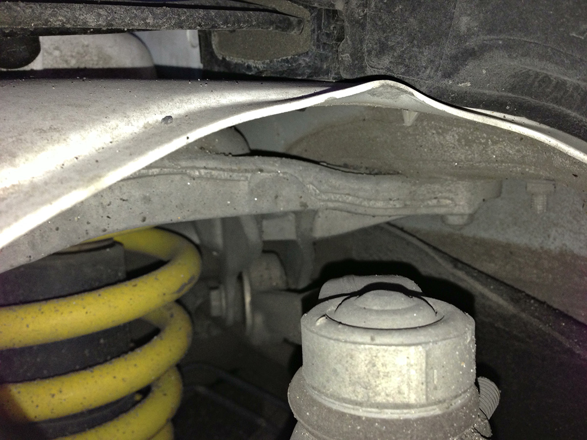 Dent in Hood Wheel Well Window normal?